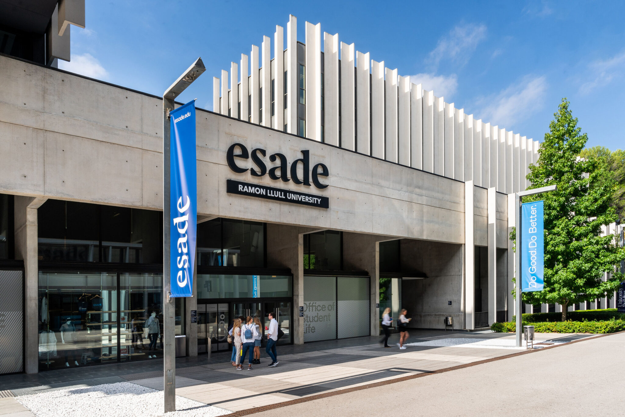 Dos estudiantes de ESADE realizan su voluntariado en Mennintegra’t Job ...